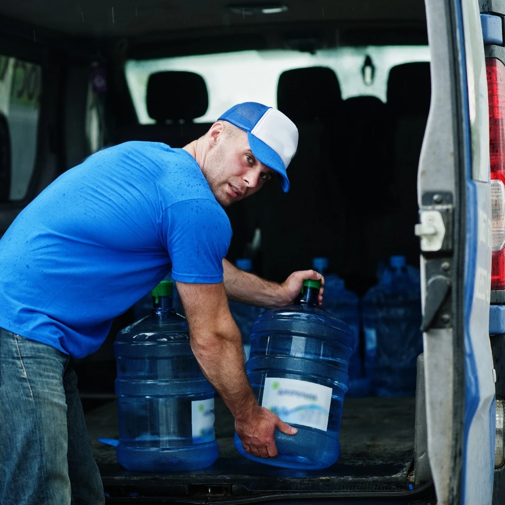 Los garrafones pet son los mas resistentes para transportar agua o ...