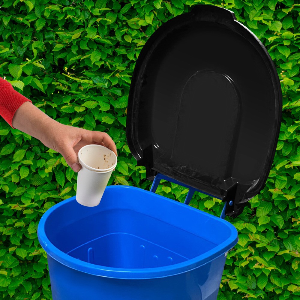 Bote De Plástico Azul Para Basura Con Tapa Y Ruedas. Bote de basura con ...